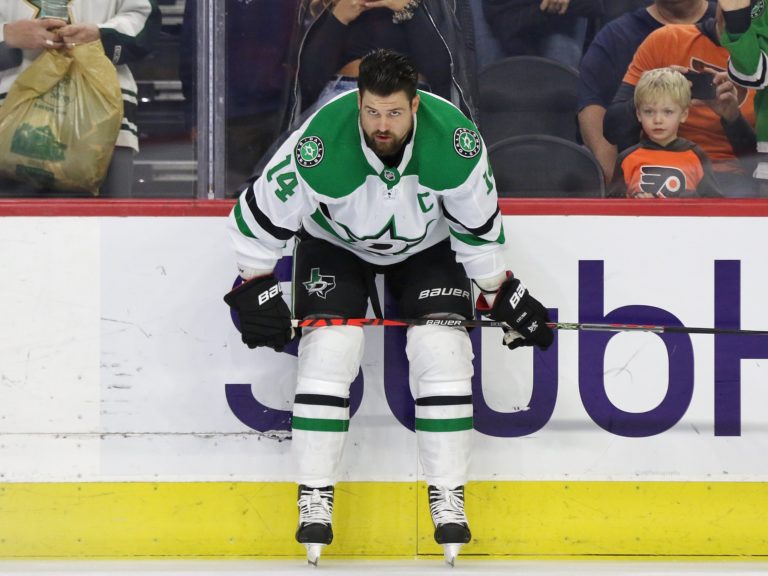 Jamie Benn's 2nd Goal in OT Pushes Stars Past Lightning 3-2