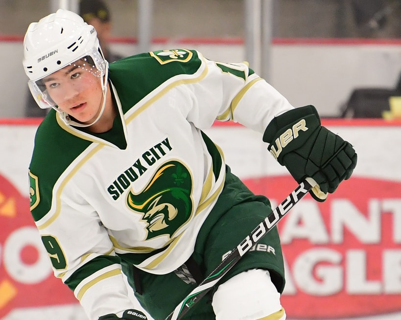 Philadelphia Flyers Prospect Bobby Brink Dominating the NCAA