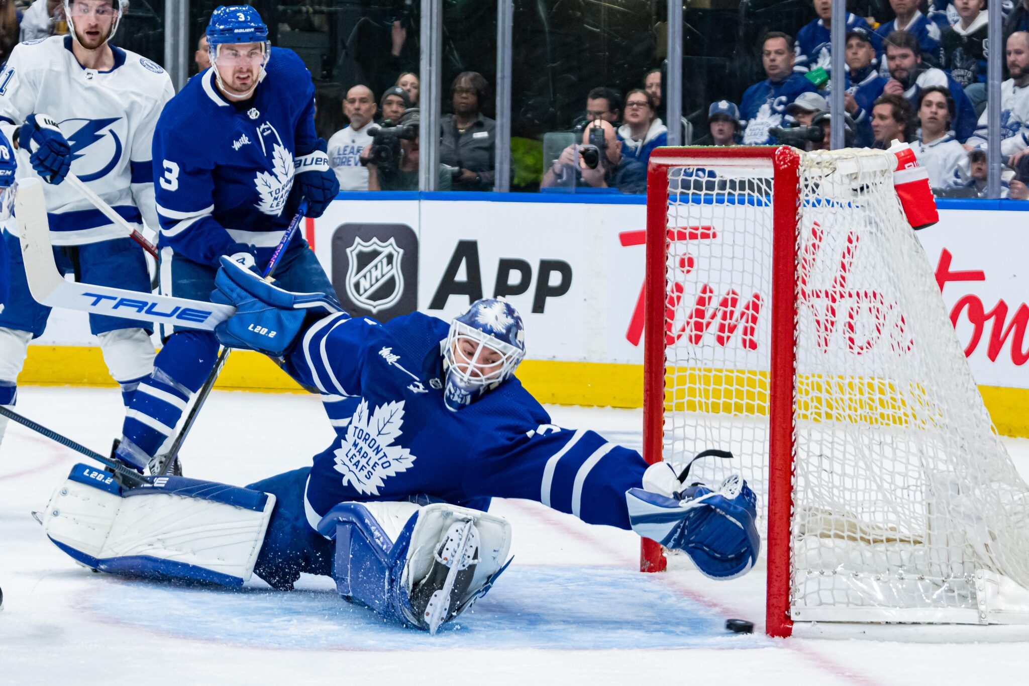 Maple Leafs' Woll Outplaying Samsonov to Become Starting Goalie