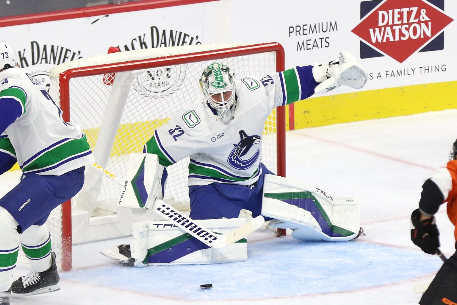 Canucks’ Lankinen Deserves Praise For Start to Season - The Hockey ...