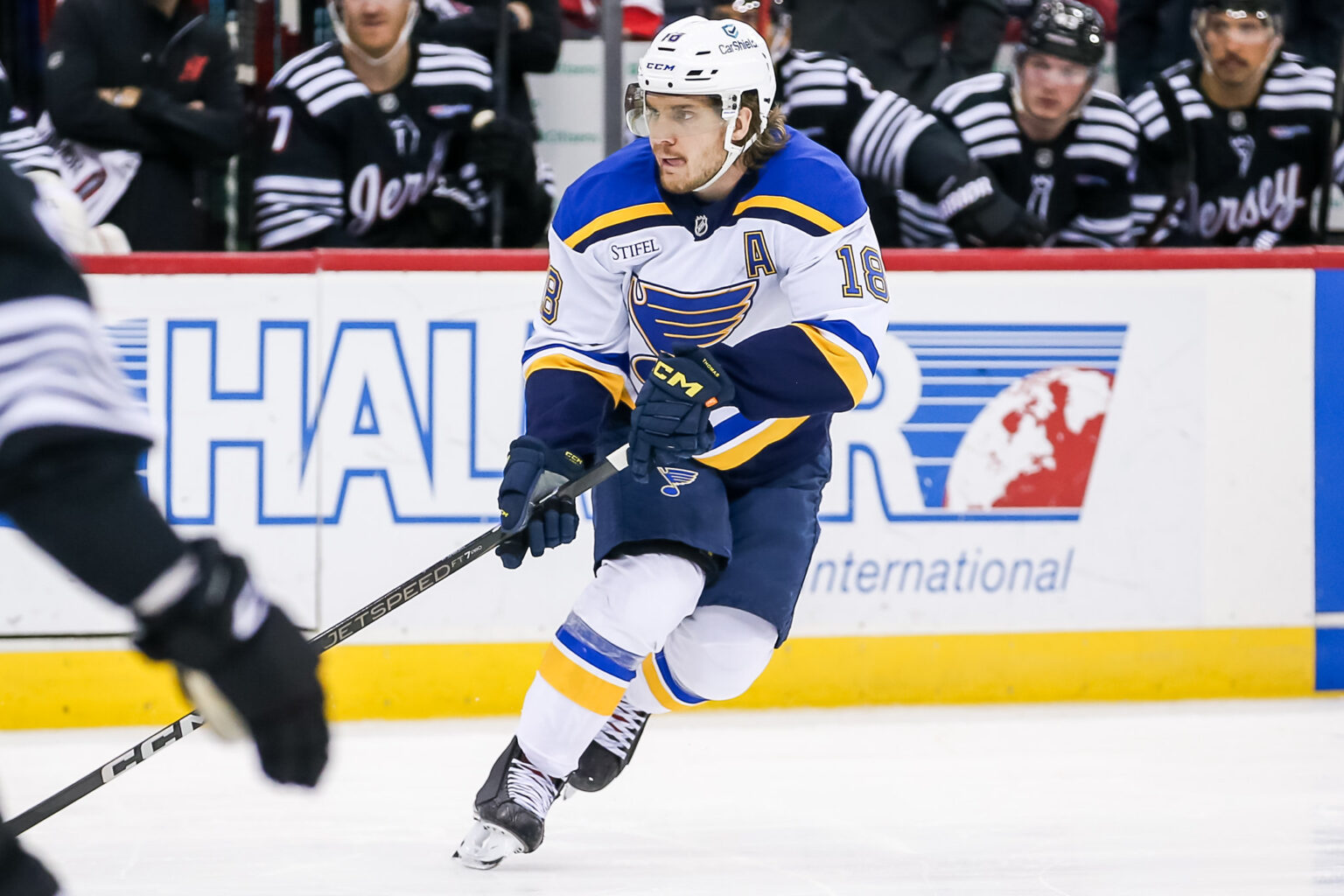 Jake Neighbours' 2-Goal Game Helps Blues in 6-2 Victory Over the ...