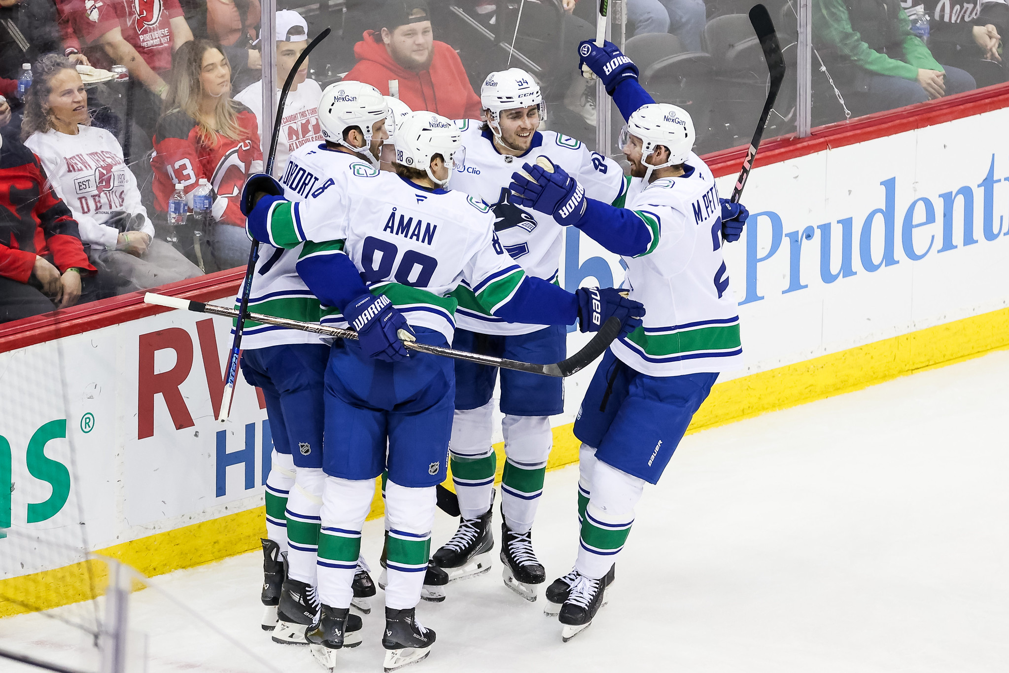 Elias Pettersson Scores 1st NHL Goal in Canucks' Dominant 6-2 Win Over Ducks - The Hockey ...