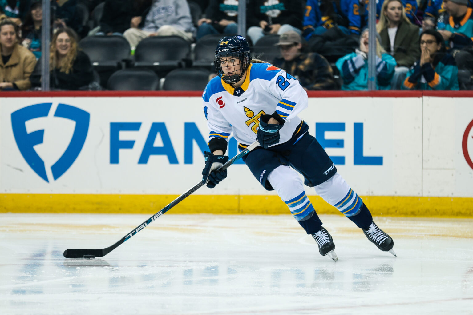 Toronto Sceptres Defeat Montreal Victoire 2-1 - The Hockey Writers ...