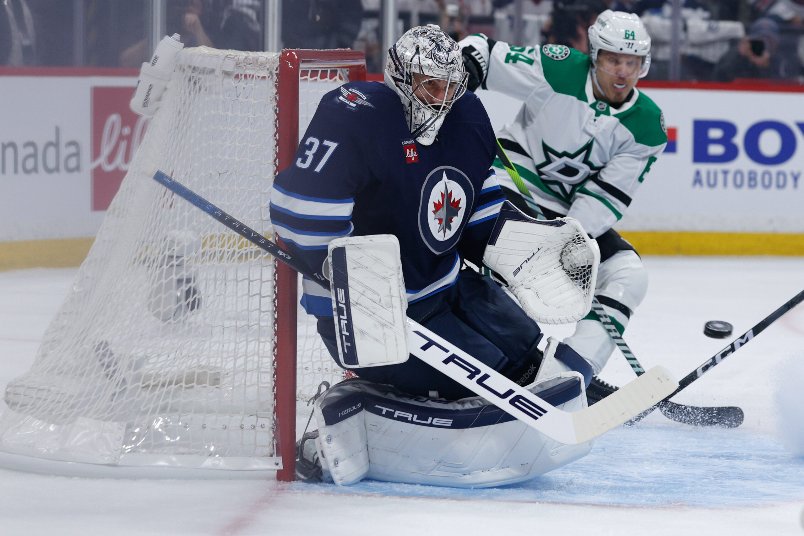 Jets Stay Alive, Shut Out Stars 4-0 in Game 5 - The Hockey Writers ...