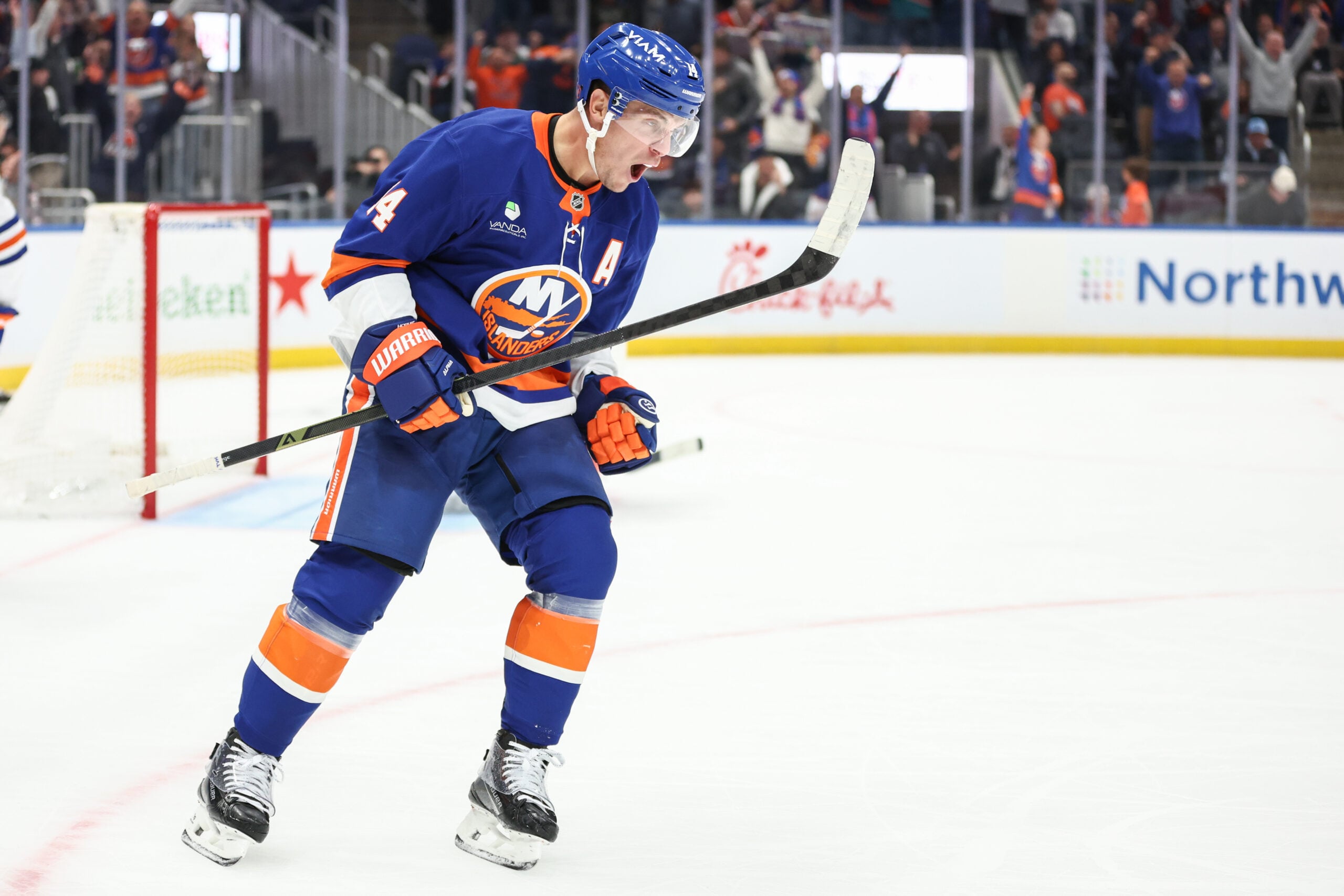 Islanders' Bo Horvat on Pace for a Career-High in Scoring - The Hockey ...