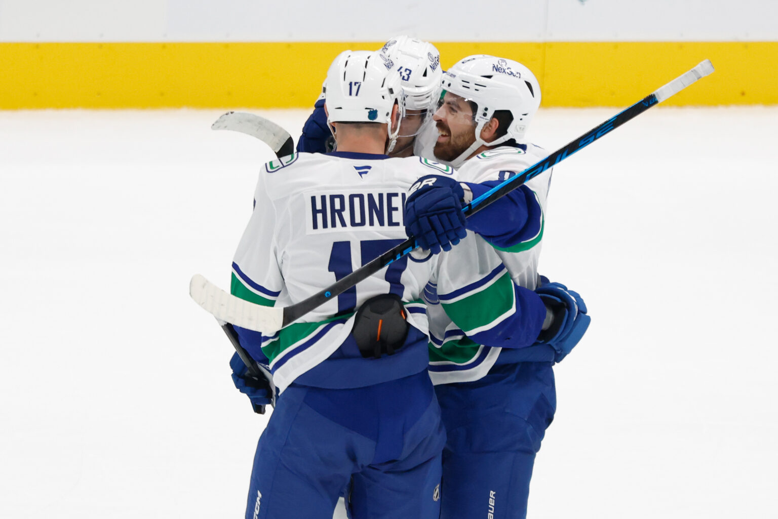 Canucks Score 4 Goals in the 2nd Period to Beat Stars 5-3 - The Hockey ...