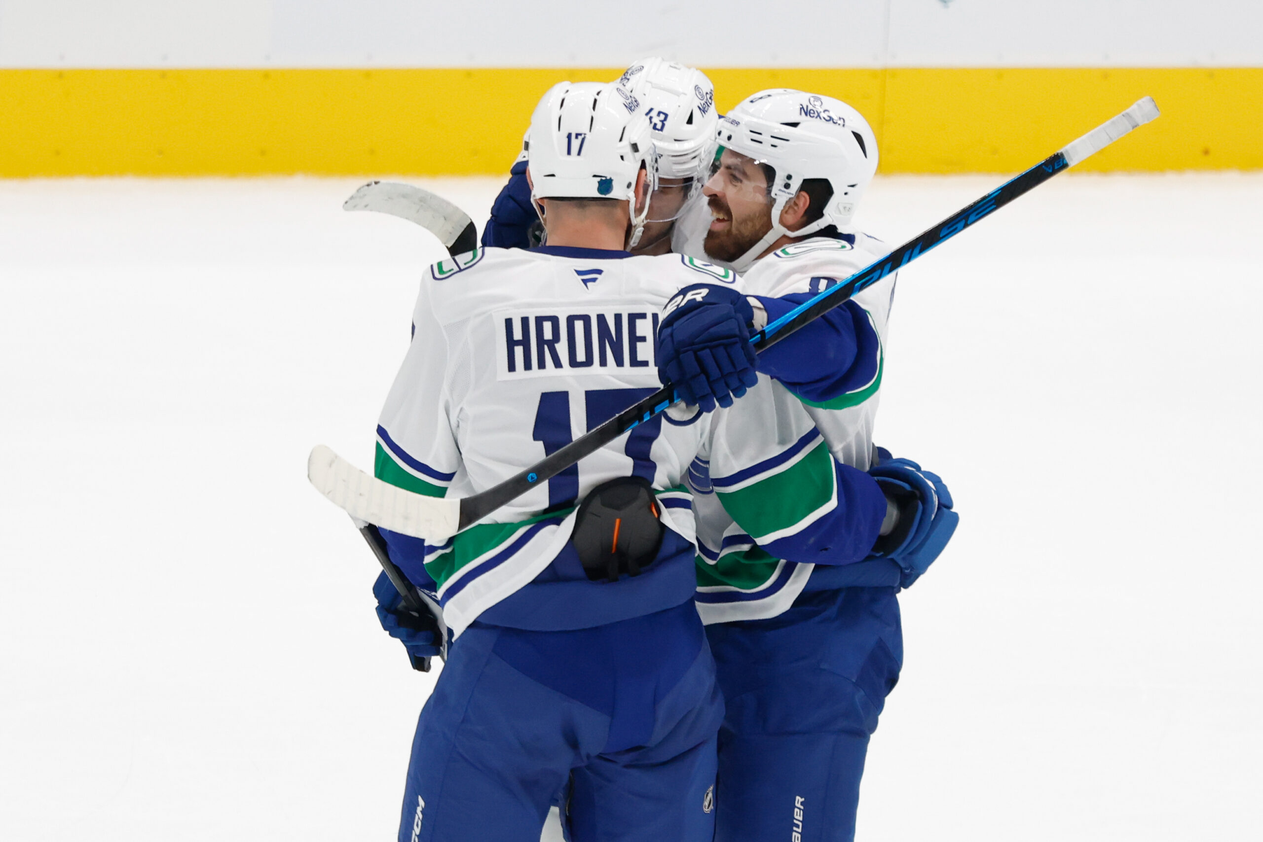 Canucks Score 4 Goals in the 2nd Period to Beat Stars 5-3 - The Hockey ...
