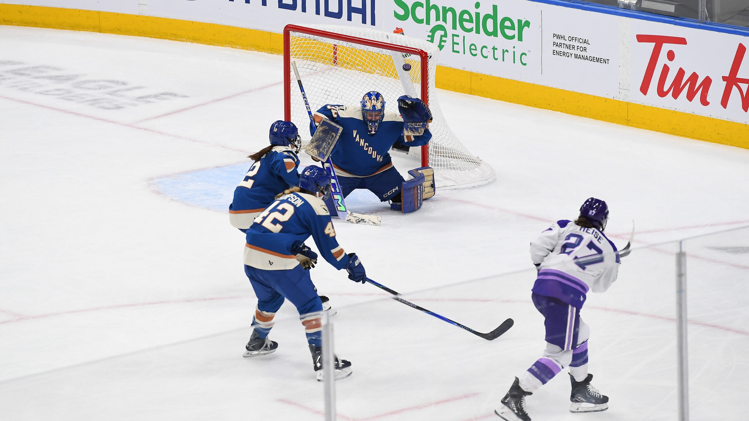 Heise's Overtime Snipe Leads Frost to 2-1 Win Over Goldeneyes at Rogers ...